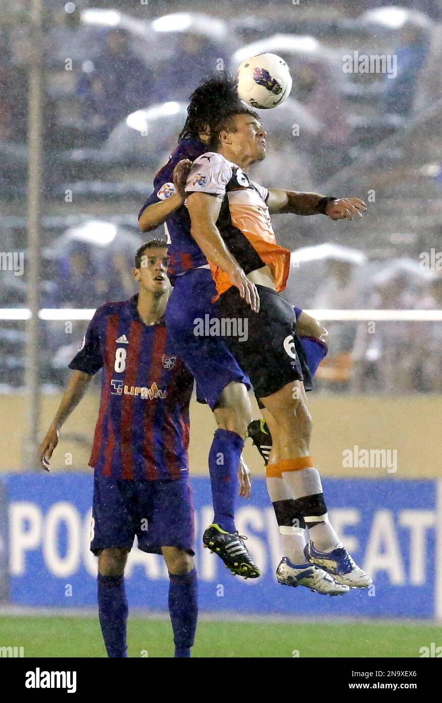 Erik Paartalu, right, of Australia's Brisbane Roar fights for the ball ...