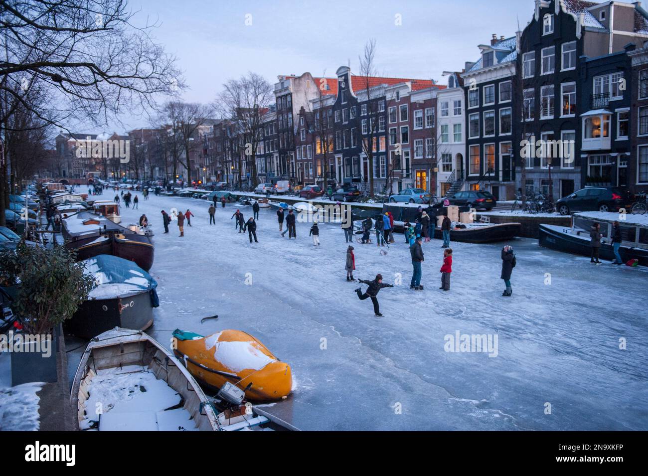 Netherlands skating canal hi-res stock photography and images - Alamy