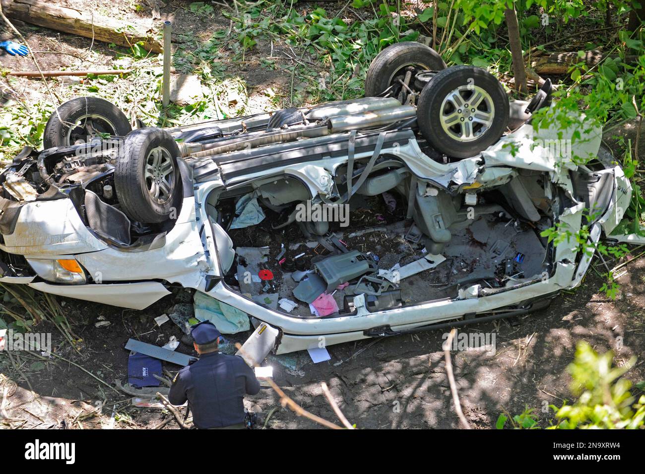 Police investigate the destroyed van that plunged over the Bronx River ...