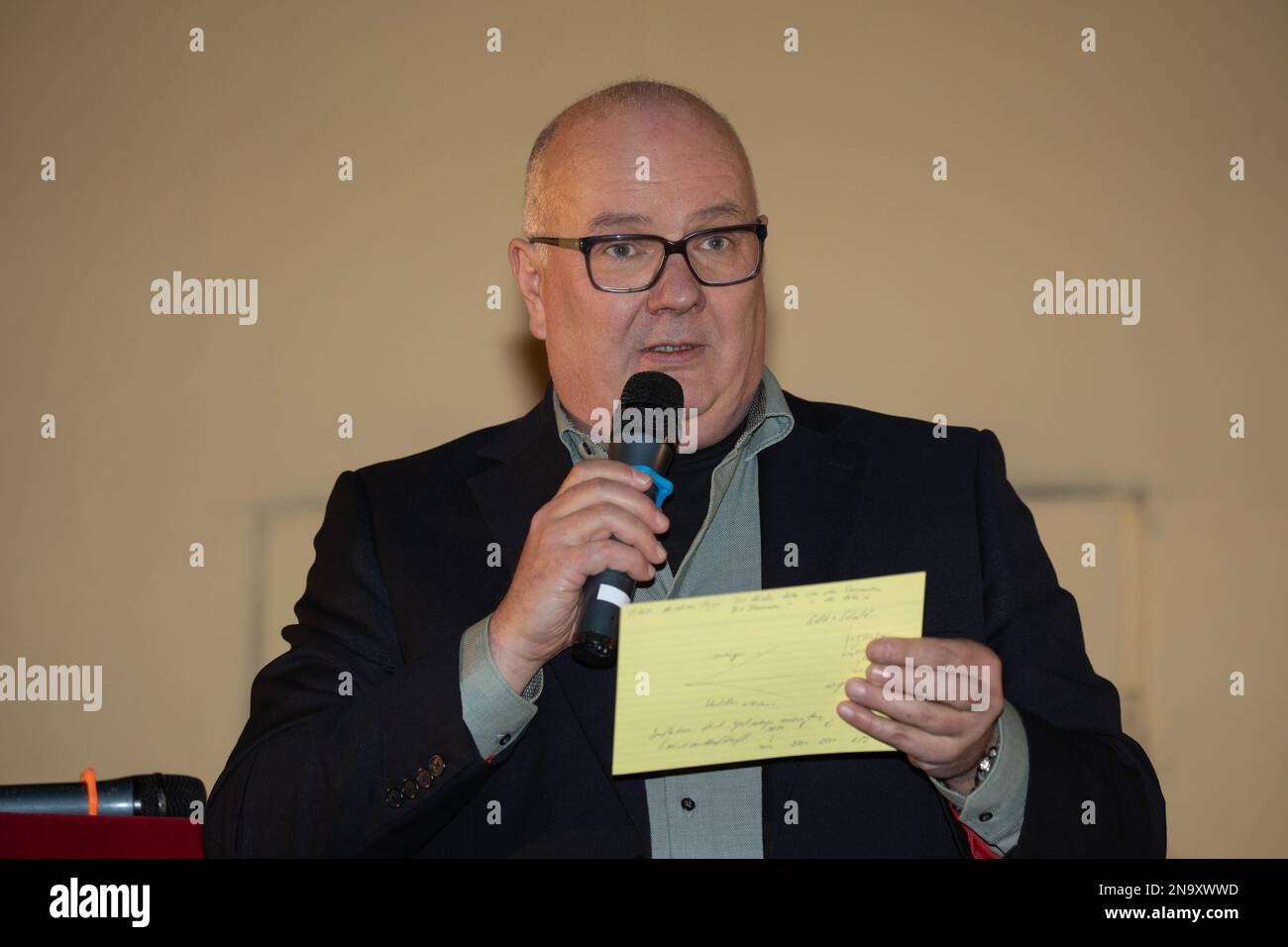 Alex Quint bei einem Vortrag zum Thema „Krisen und ihre Chancen“ im ...