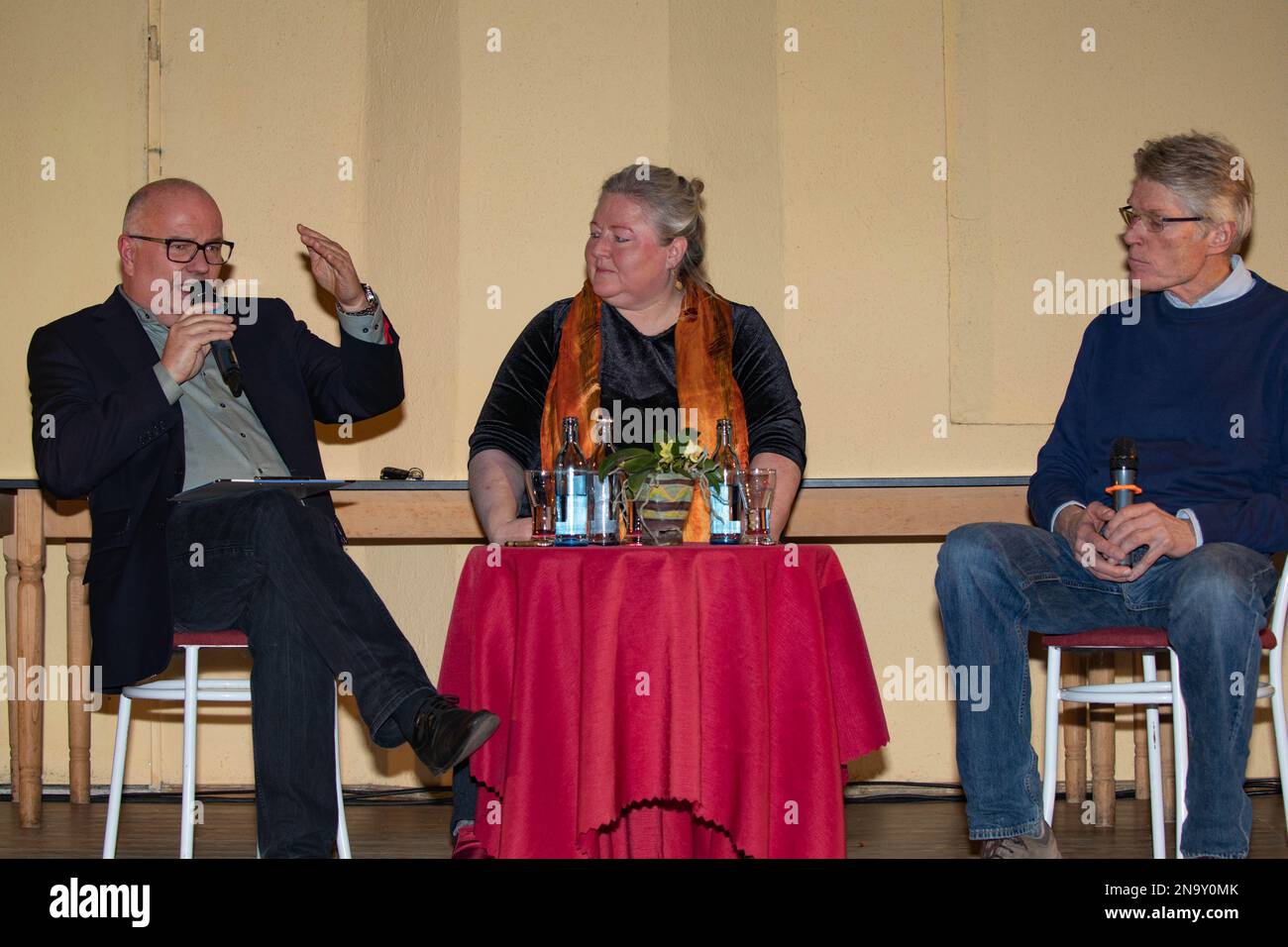 Alex Quint, Antje Hermenau, Ernst Wolff bei einem Vortrag zum Thema ...