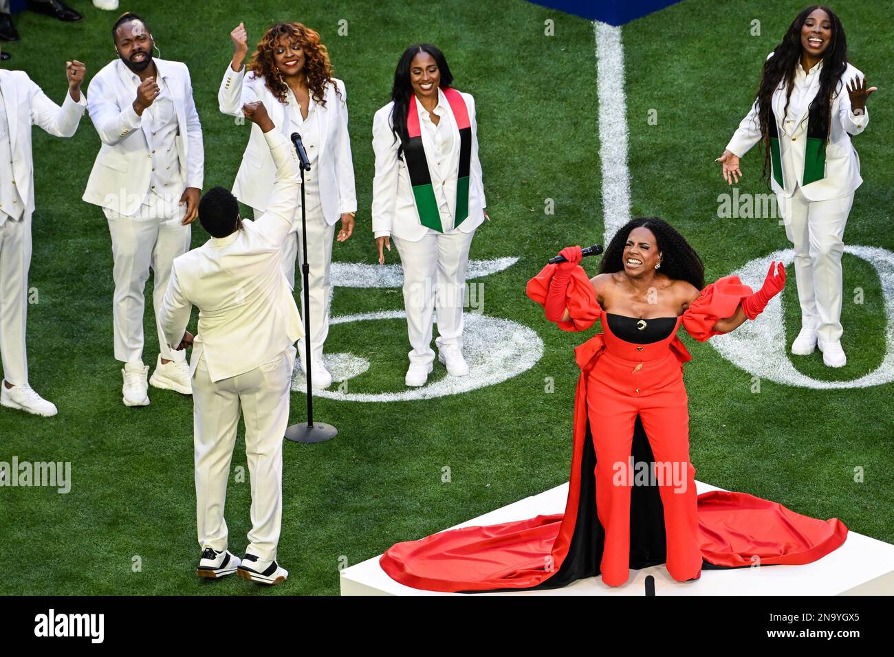 Sheryl Lee Ralph sings “Lift Every Voice and Sing” on the field ahead ...