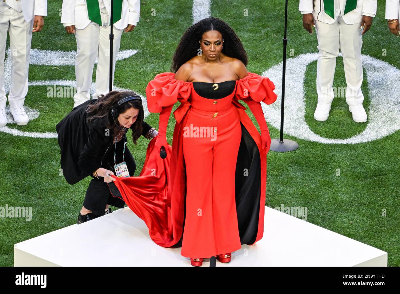 Sheryl Lee Ralph sings “Lift Every Voice and Sing” on the field ahead ...