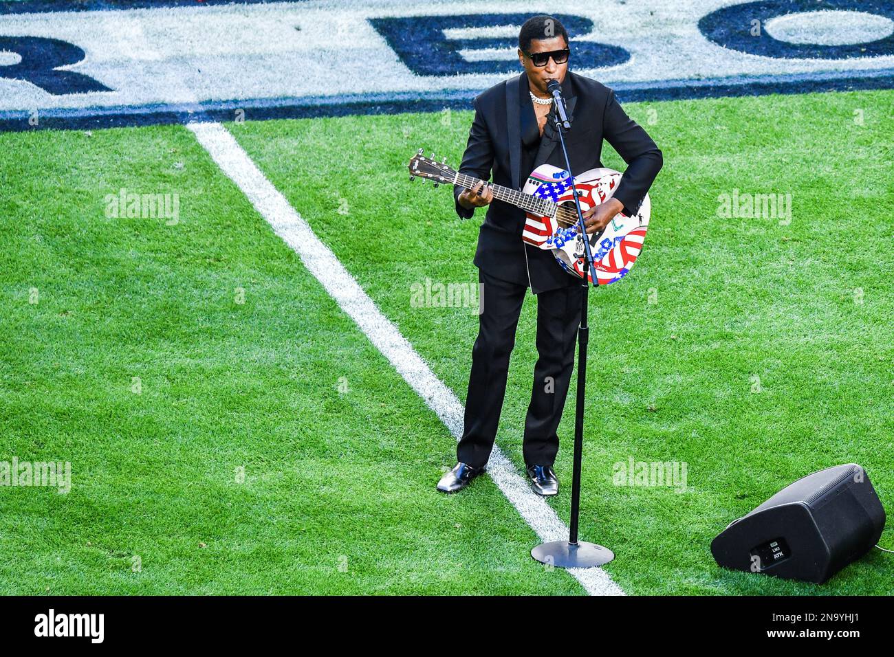 Babyface sings hi-res stock photography and images - Alamy