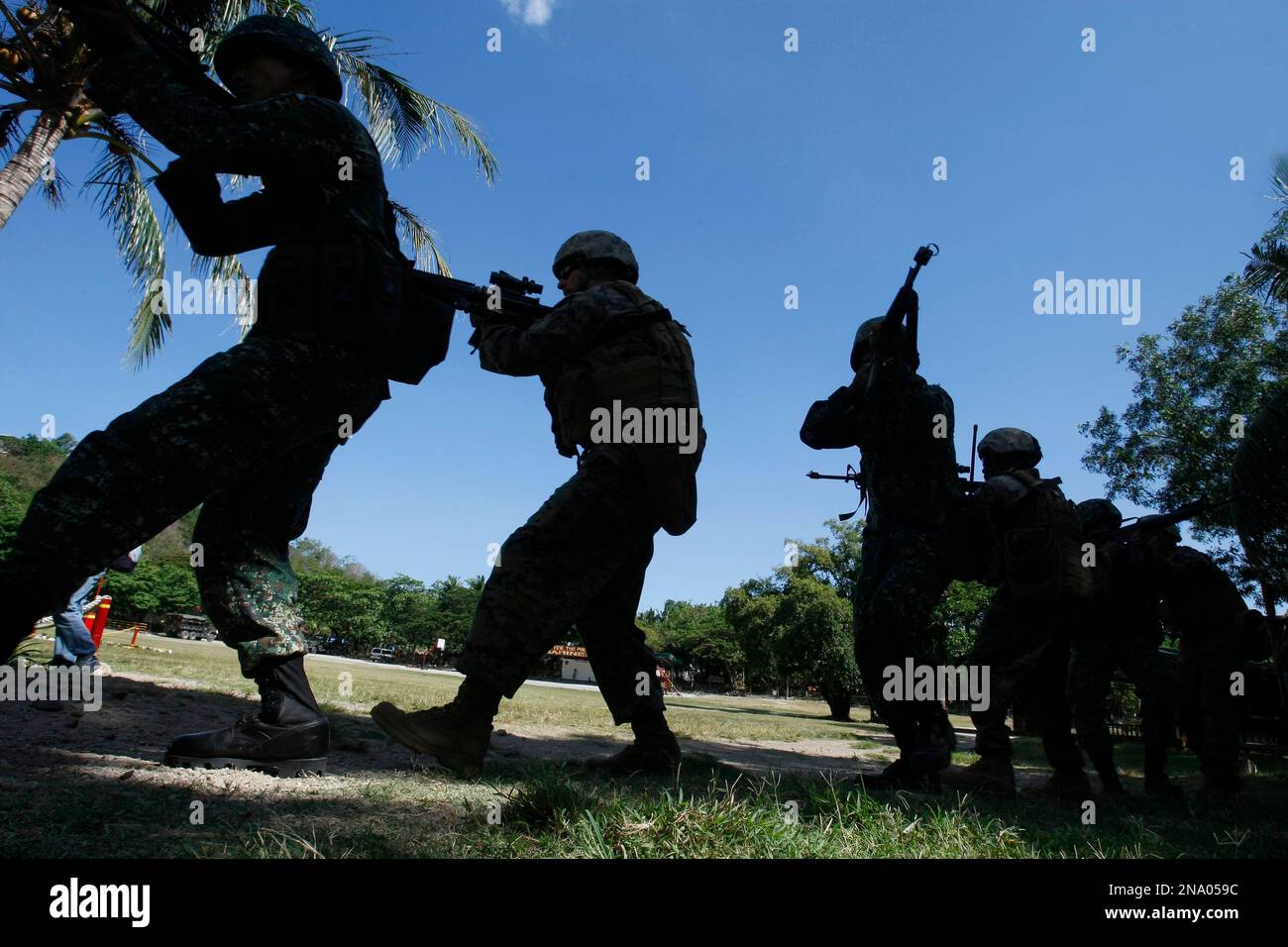 U.S. Marines and their Philippine counterpart simulate a "close quarter ...