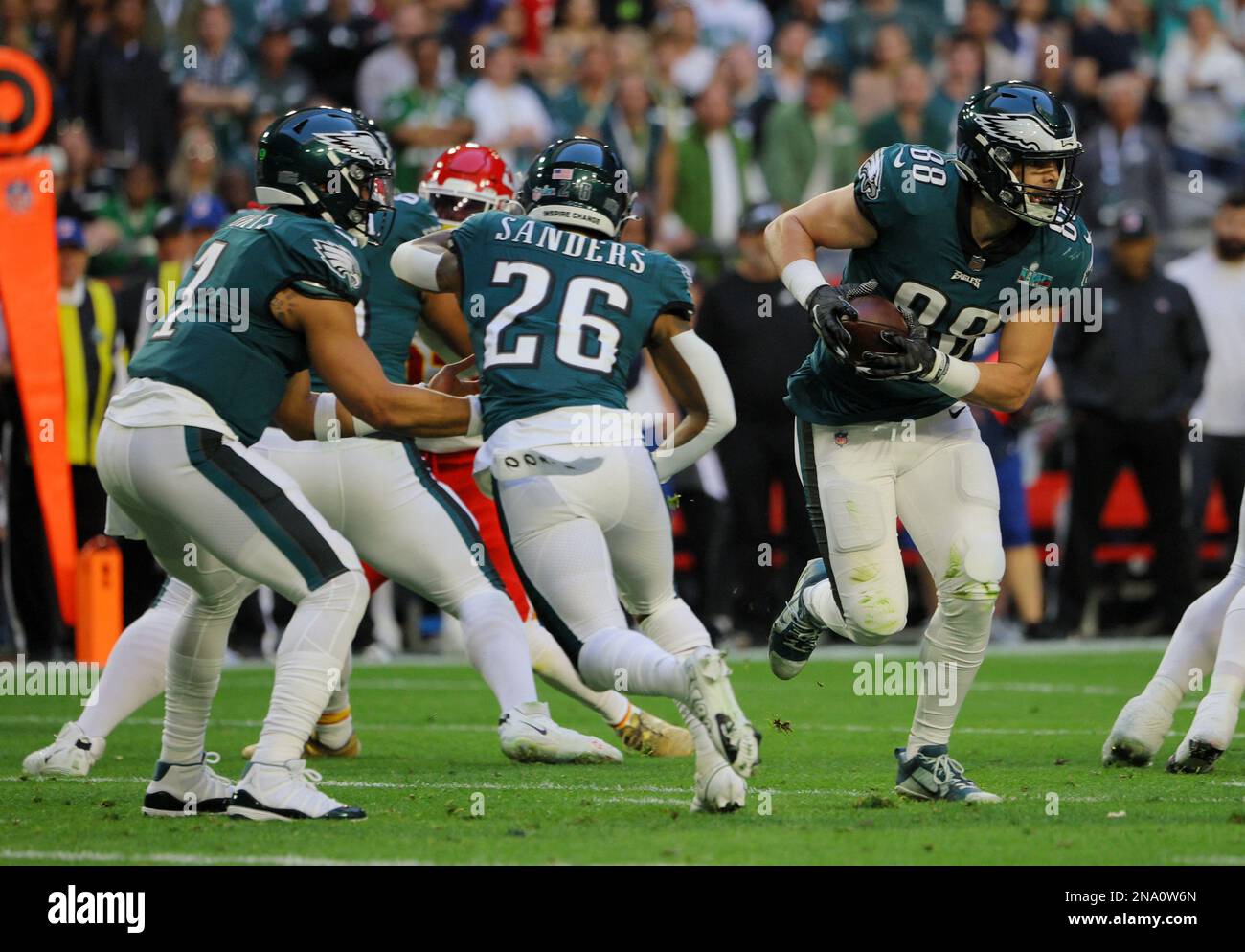 Dallas goedert chiefs hi-res stock photography and images - Alamy