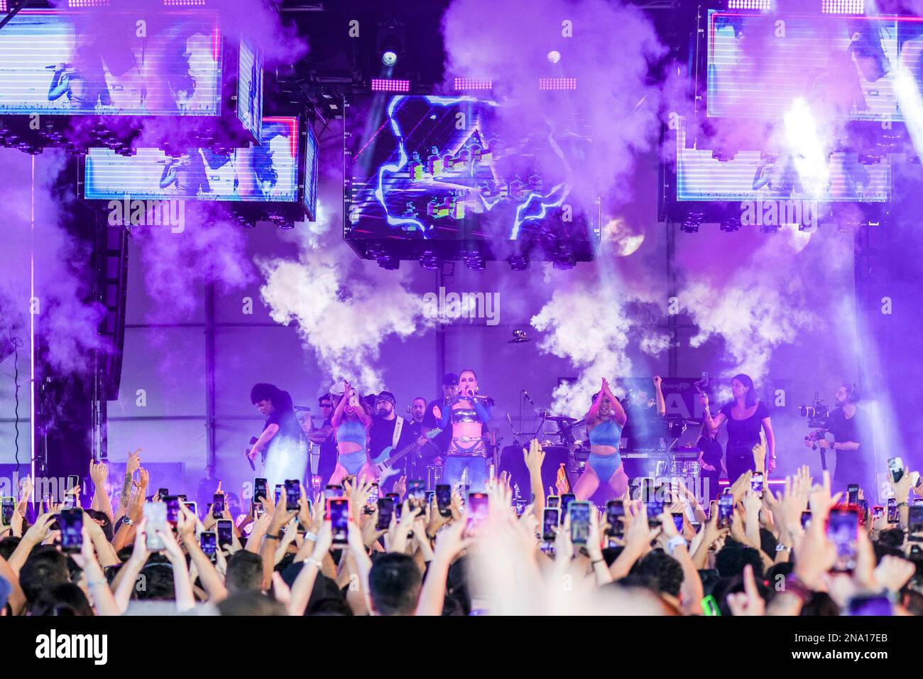 PR - Curitiba - 02/12/2023 - CURITIBA, SHOW ENSAIOS DA ANITTA - Singer ...