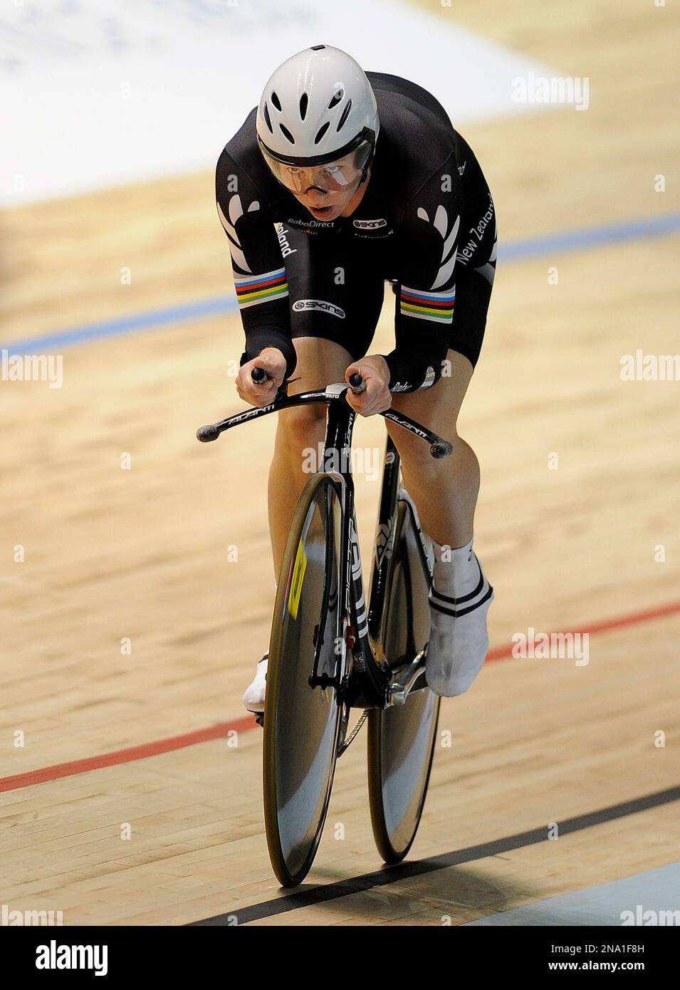 New Zealand's Alison Shanks races in the women's individual pursuit at ...