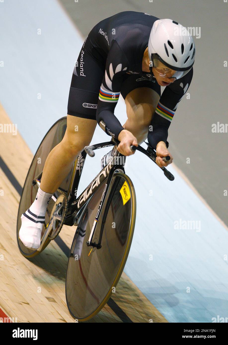 New Zealand's Alison Shanks races in the women's individual pursuit at ...