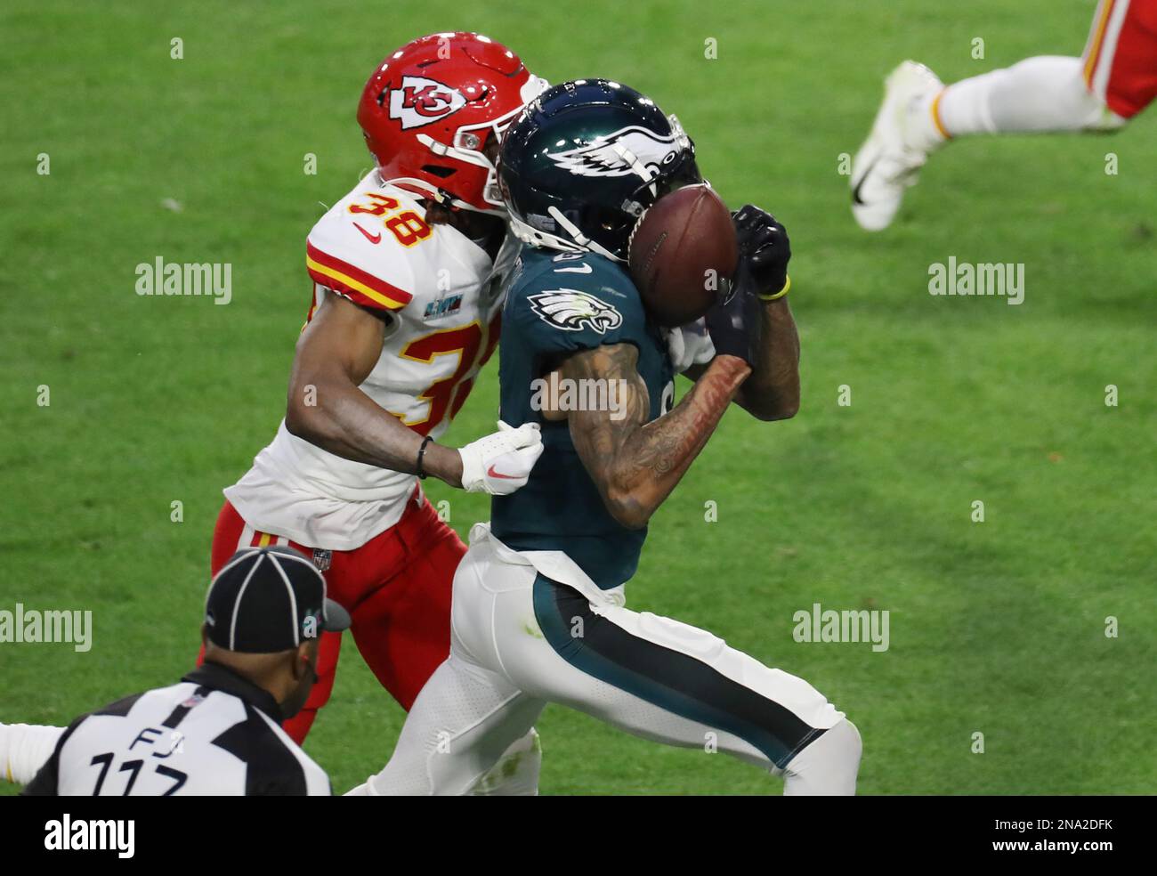 Devonta smith eagles hi-res stock photography and images - Alamy