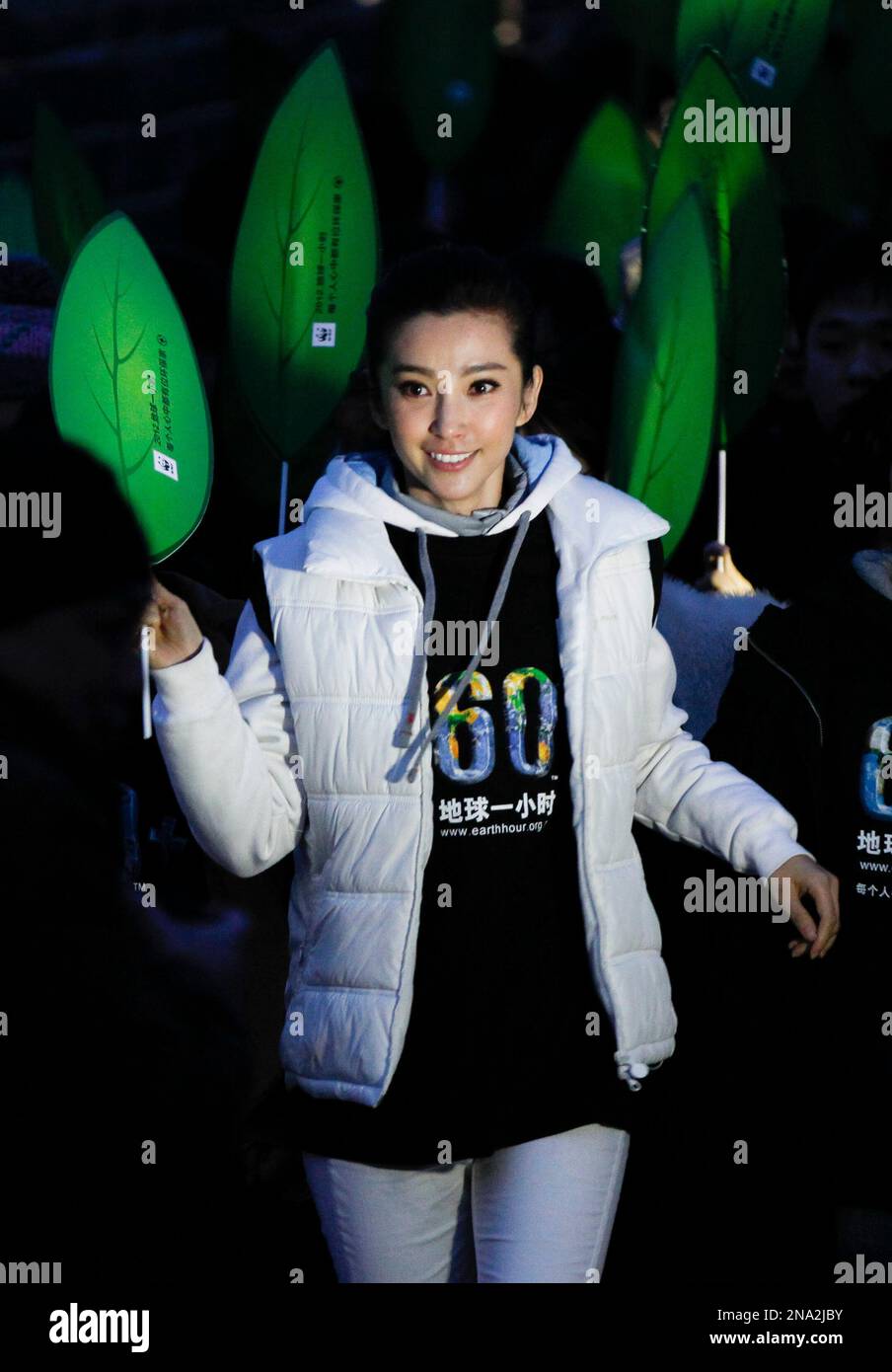 Chinese actress Li BingBing takes park in a mini marathon in ...