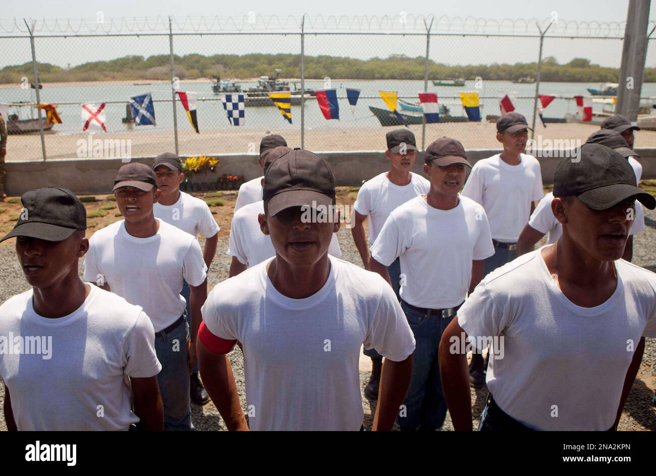 Air-Naval police cadets sing Panama's national anthem during the ...