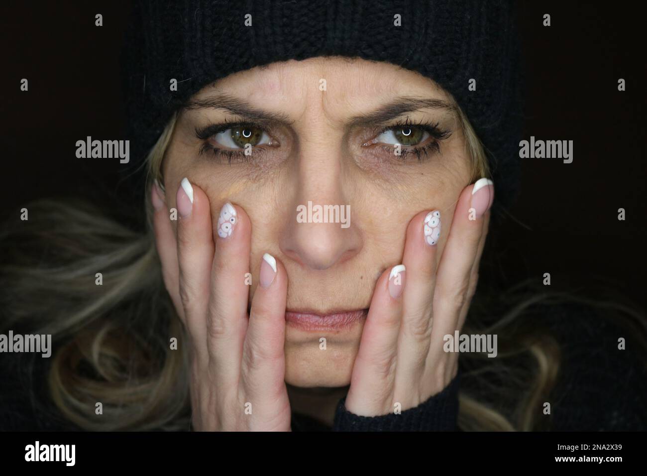 Angry face woman hi-res stock photography and images - Alamy