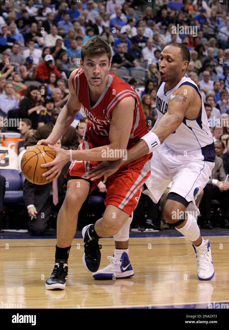 Houston Rockets' Chandler Parsons (25) and Dallas Mavericks' Shawn ...