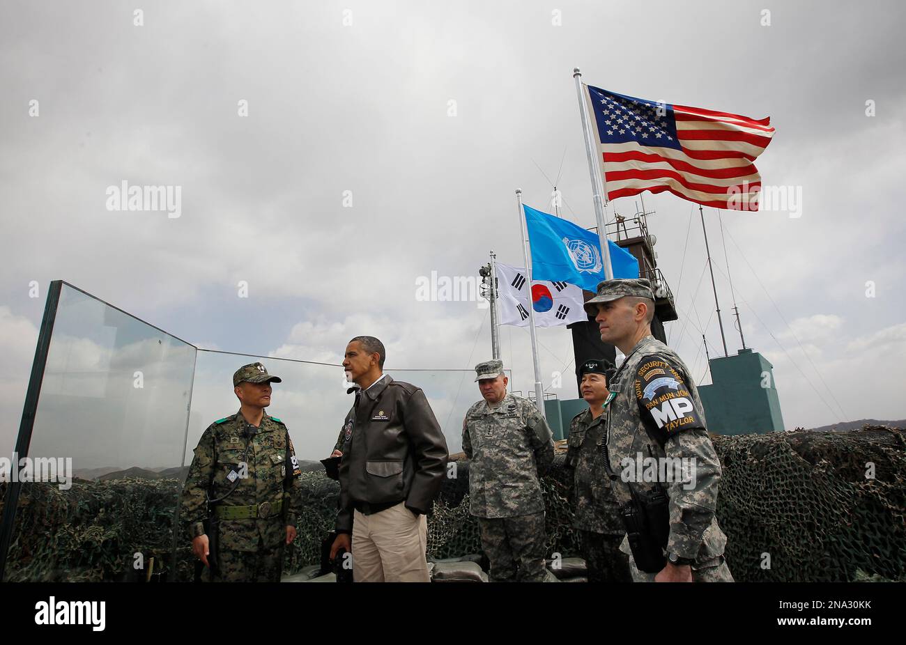 President Barack Obama, center, meets with both South Korean and US ...