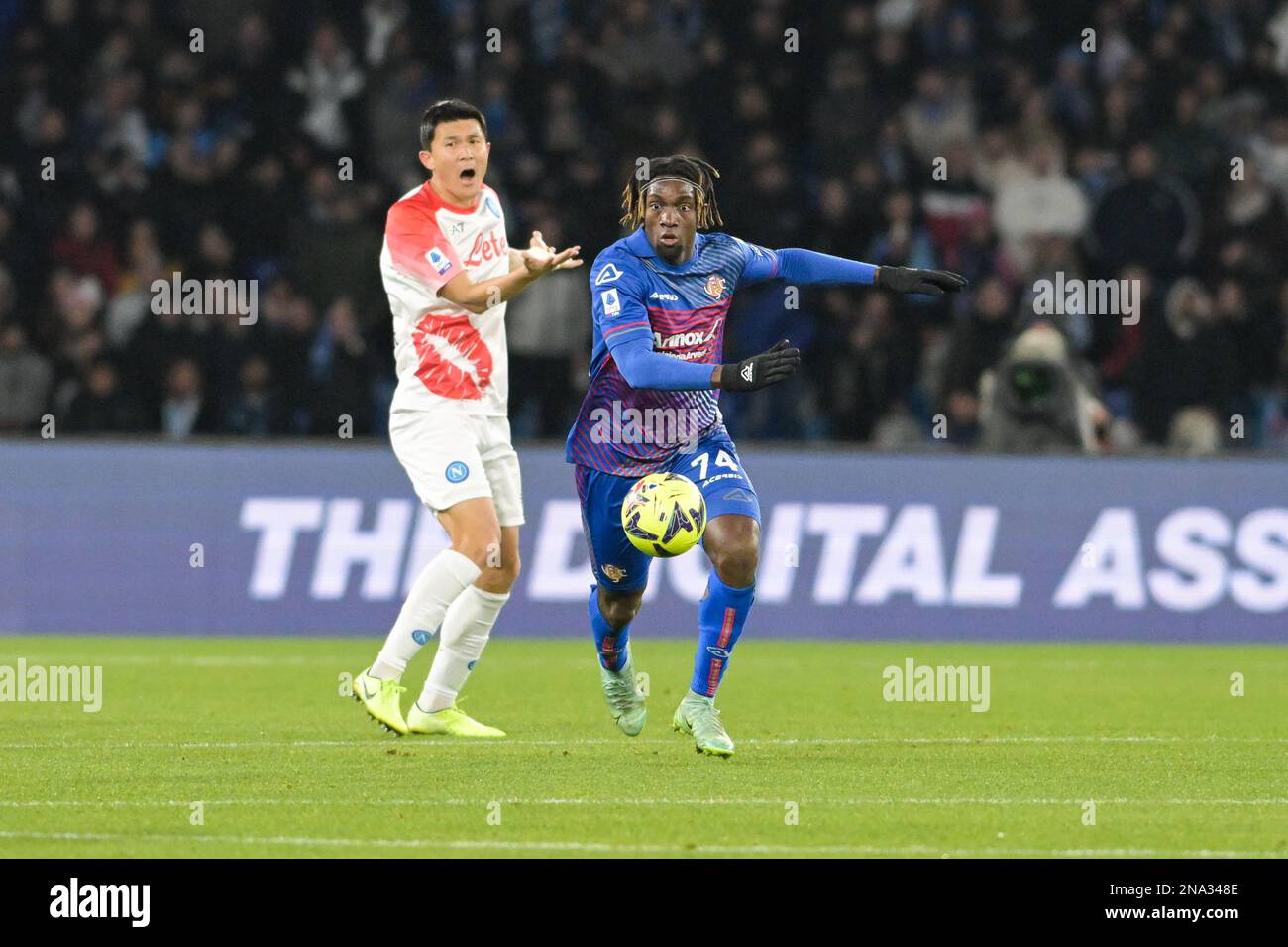 Frank Tsadjout (74) U.S. Cremonese control the ball during the Italian ...