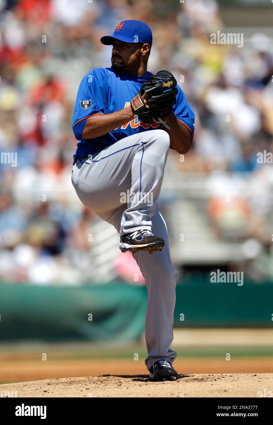 New York Mets starting pitcher Johan Santana throws against the St ...