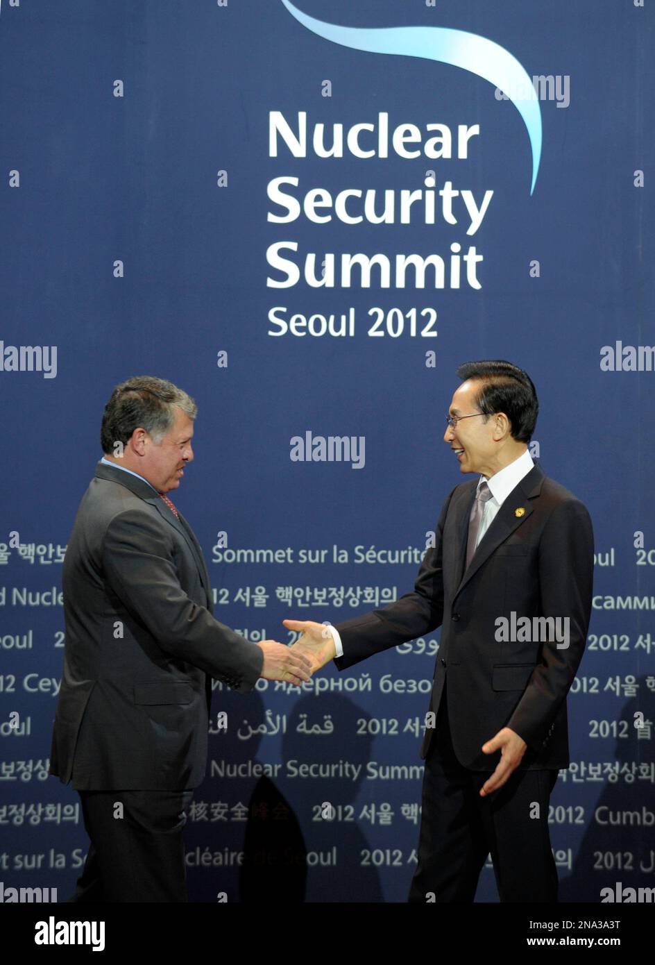South Korean President Lee Myung-bak, right, greets Jordan's King ...