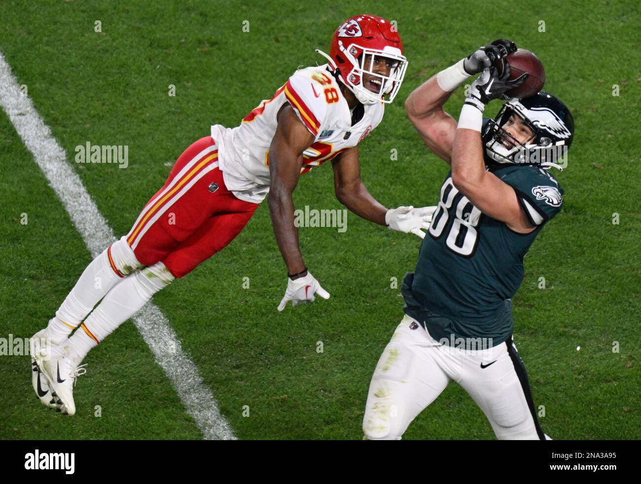 Dallas goedert chiefs hi-res stock photography and images - Alamy