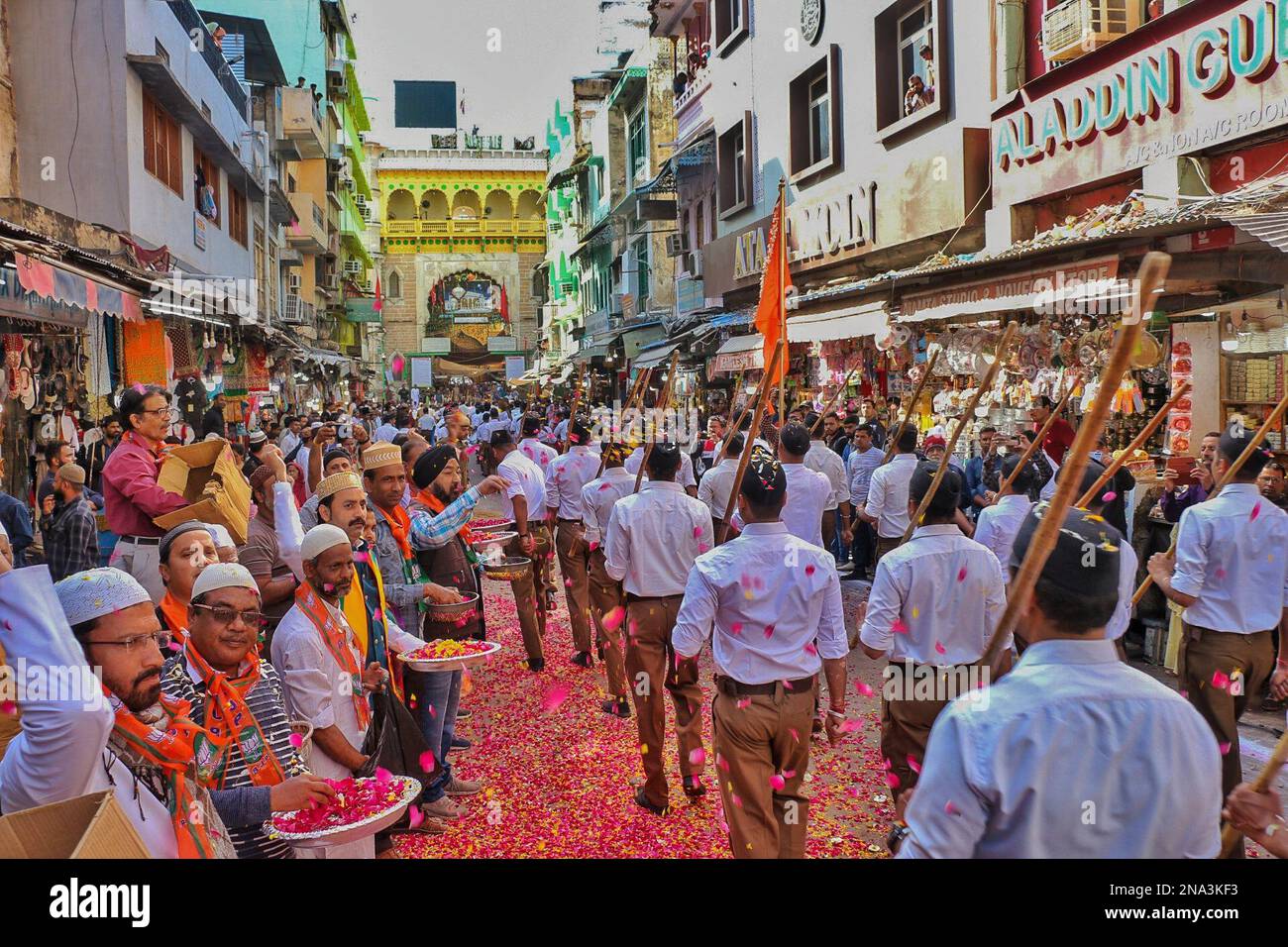 Volunteers of hindu nationalist rashtriya swayamsevak sangh hi-res ...