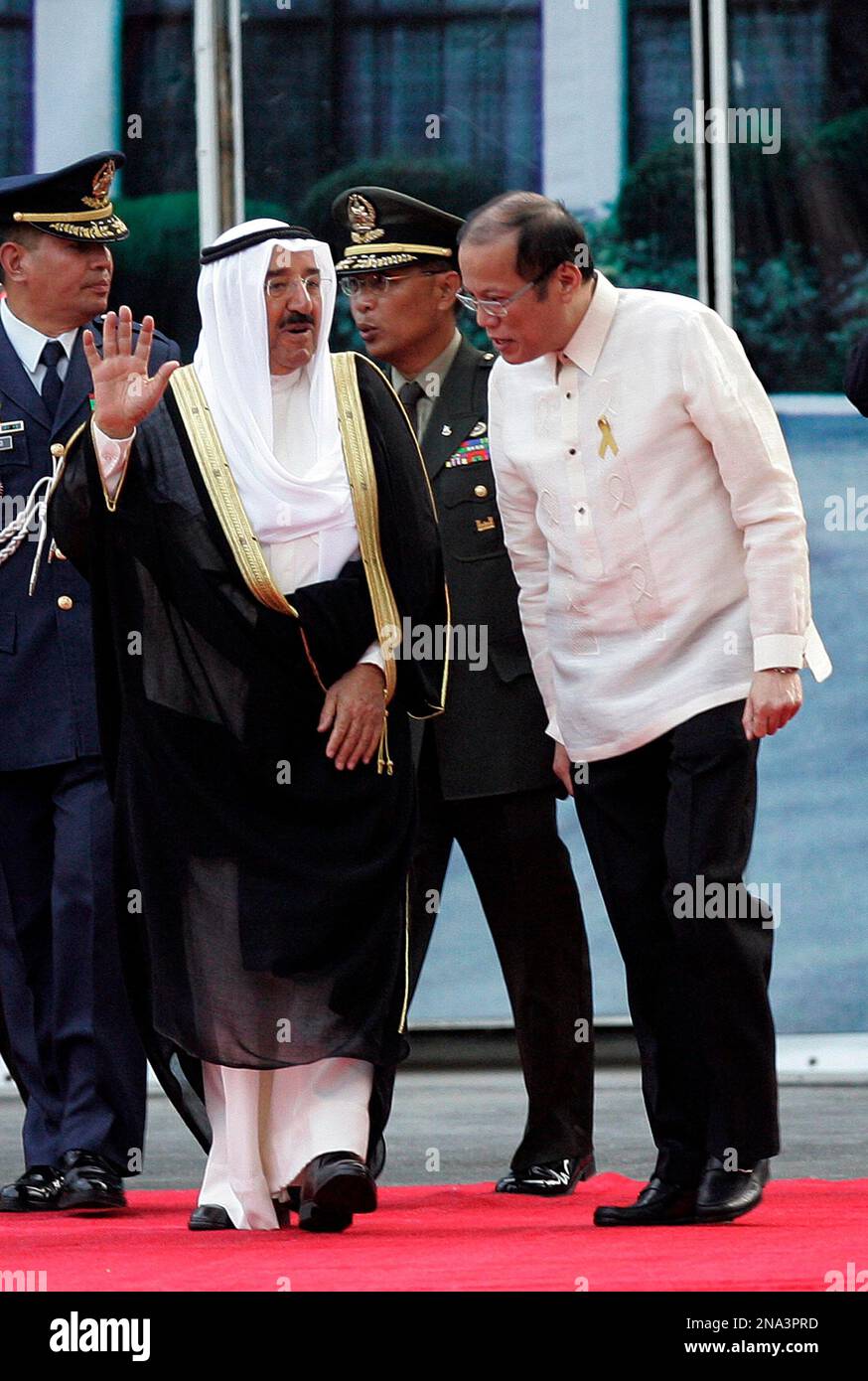 Philippine President Benigno Aquino III, right, and Kuwaiti Amir Sheik ...