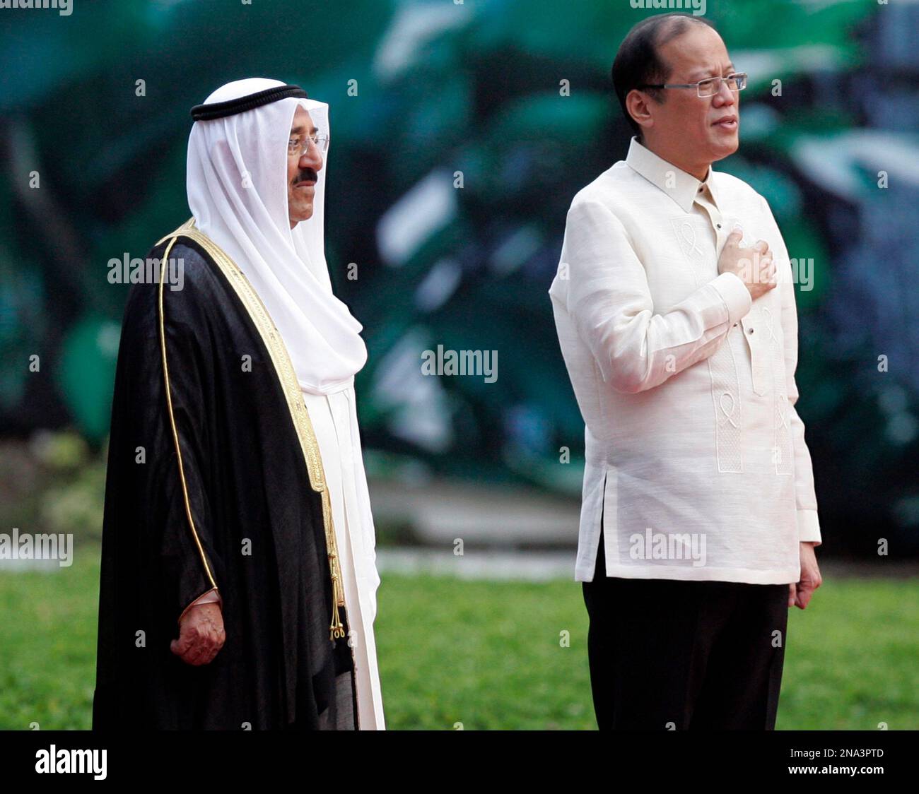 Philippine President Benigno Aquino III, right, and Kuwaiti Amir Sheik ...