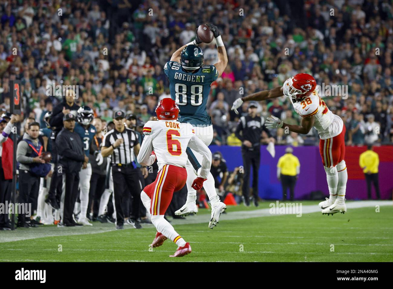 Dallas goedert chiefs hi-res stock photography and images - Alamy