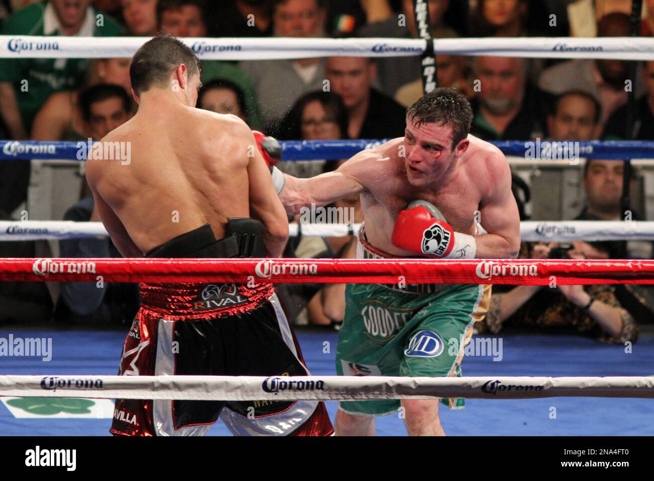 Sergio Martinez, left, in action against Matthew Macklin in a ...