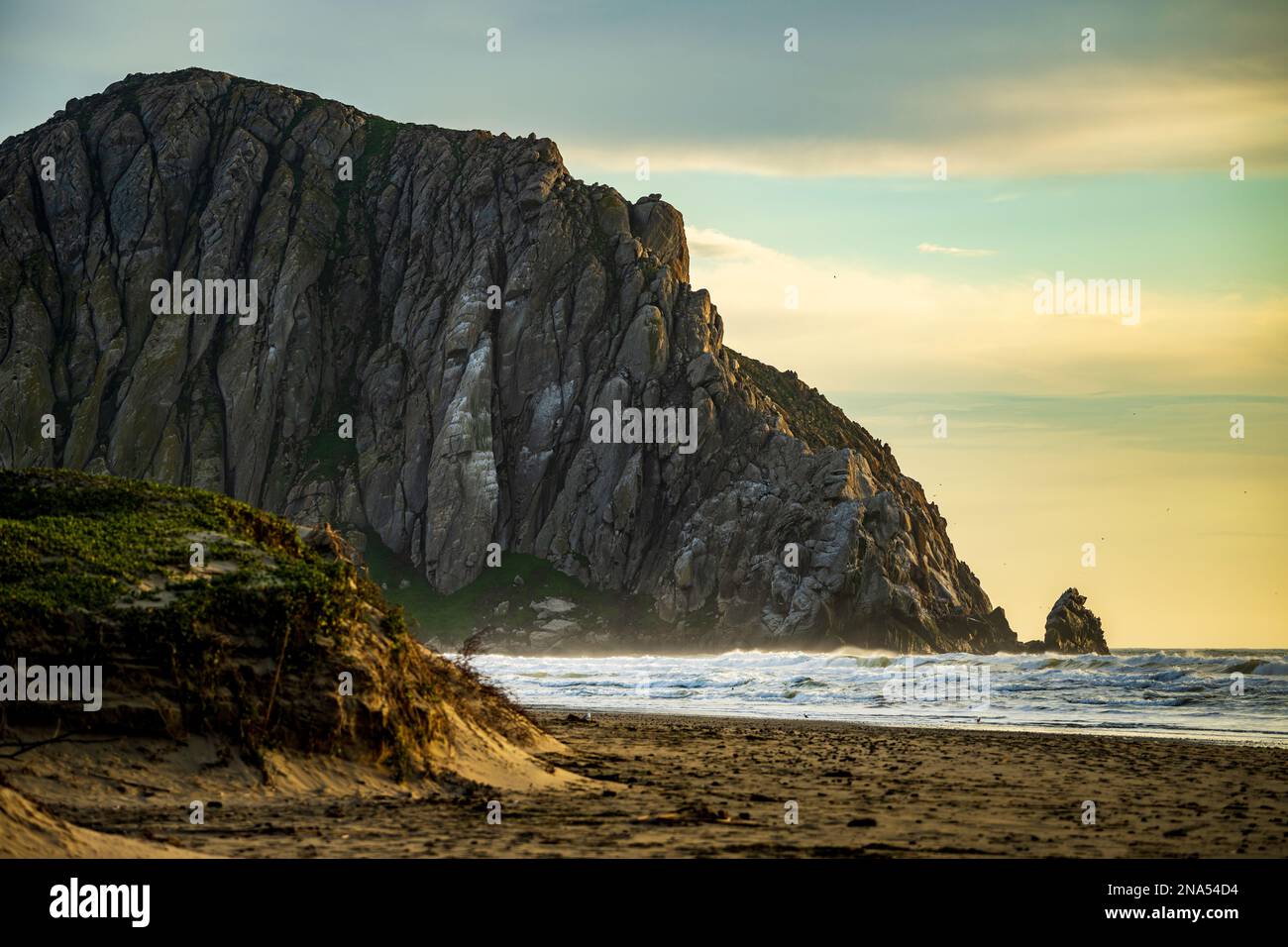 Morro Rock as the sun sets at Morro Bay, California Stock Photo - Alamy