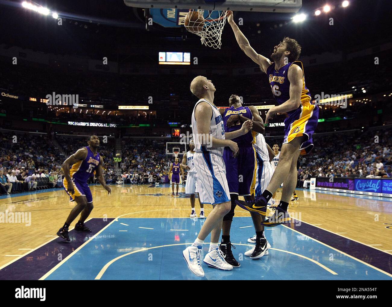 Chris Kaman Lakers Bench
