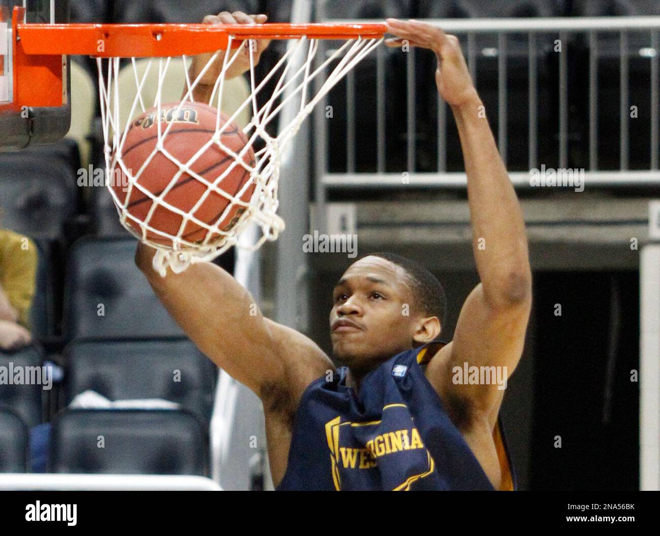 West Virginia's Keaton Miles dunks during practice in Pittsburgh ...