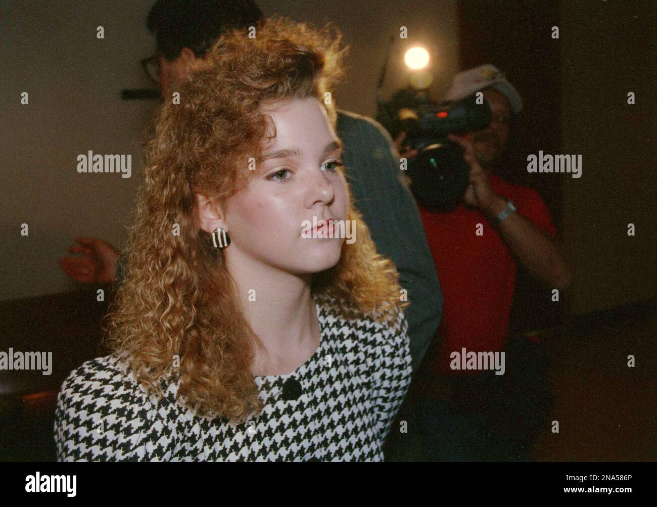 Shanna Harper, daughter of Wanda Holloway, leaves the court room in ...