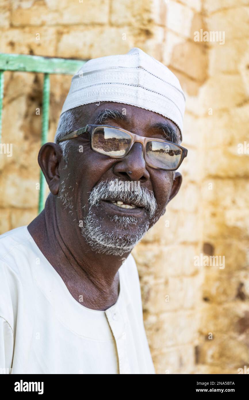 Hamad al nil cemetery hi-res stock photography and images - Alamy