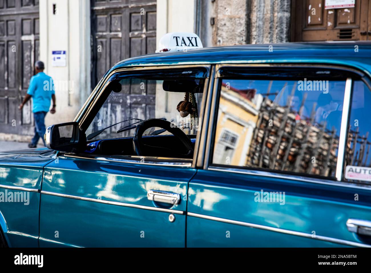 An old taxi on the streets of Havana; Havana, Cuba Stock Photo - Alamy