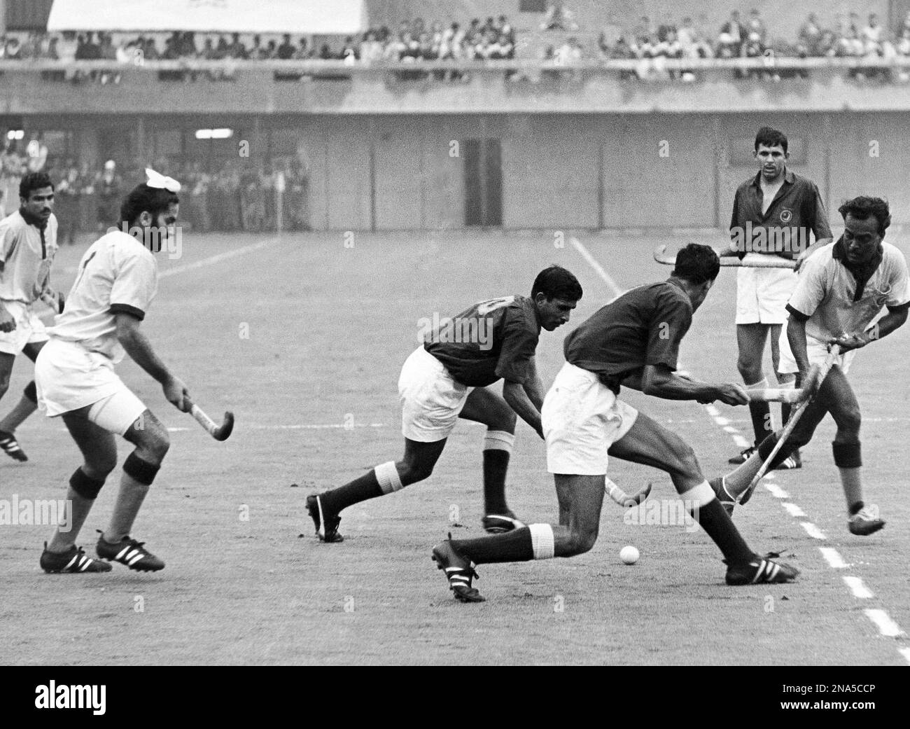 Pakistan's Muhammad Asa, left, and Muhammad Rashid, second from left ...