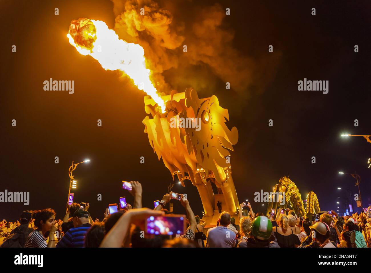 Dragon bridge, Da Nang Stock Photo - Alamy