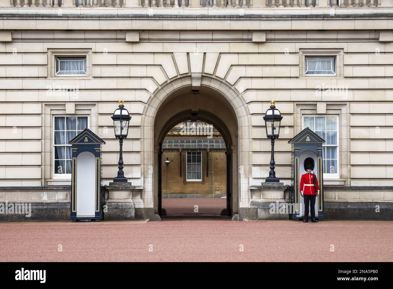 Palace guard standing at his post, Buckingham Palace; London, England ...