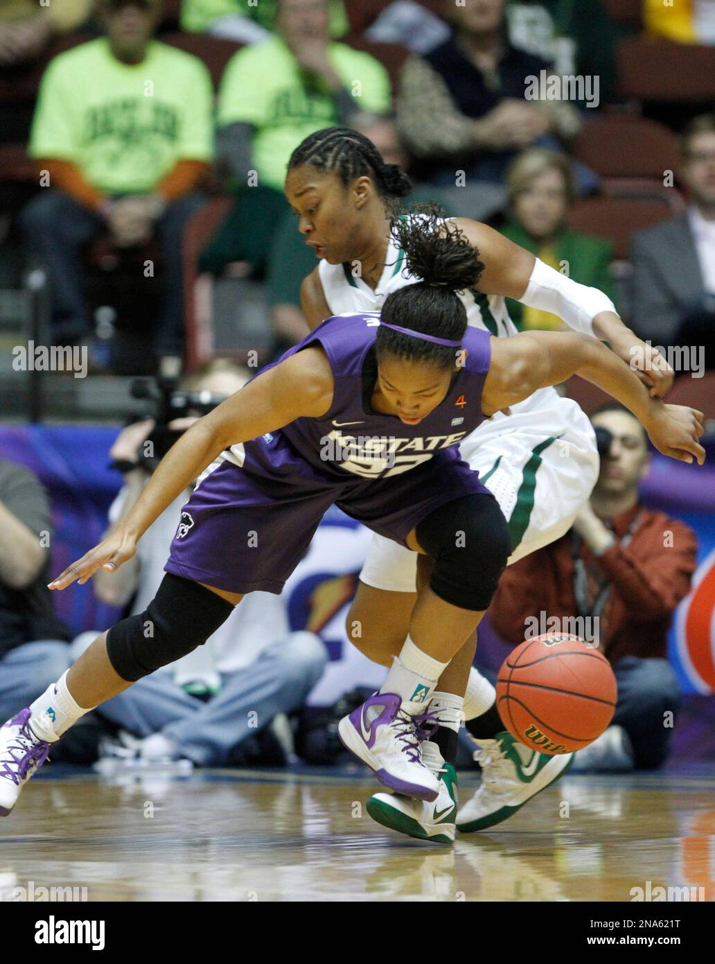 Kansas State guard Mariah White (22) battles for a loose ball with ...