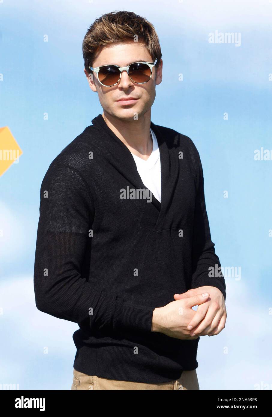 Us Actor Zac Efron Poses During The Photo Call Of The Movie Dr Seuss