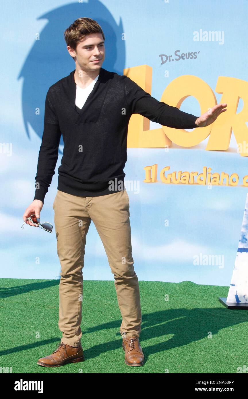 Us Actor Zac Efron Poses During The Photo Call Of The Movie Dr Seuss