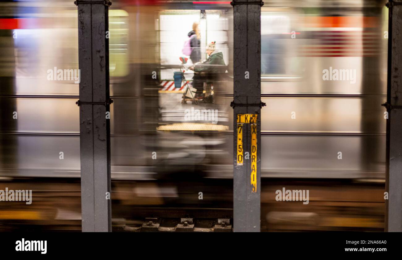 Man woman subway hi-res stock photography and images - Alamy