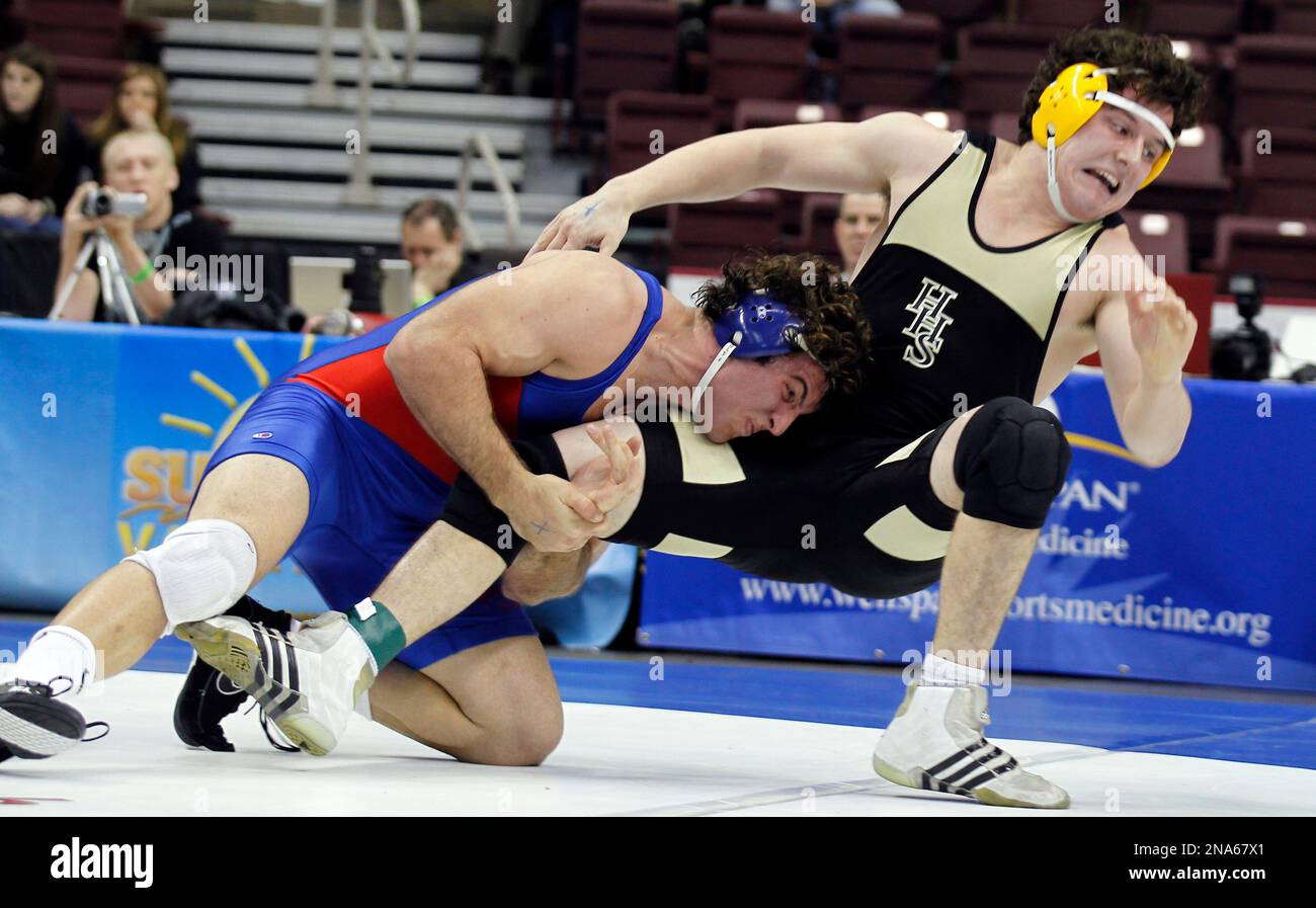 Richland's John Rizzo, left, takes down Halifax's Joey Kaufman during ...