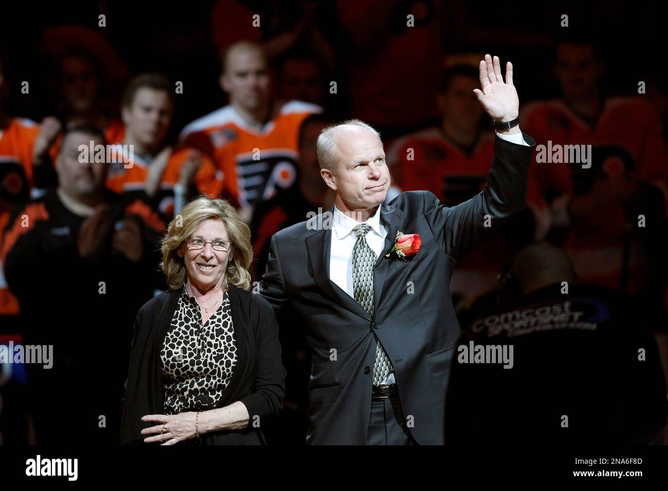Mark Howe, right, and his wife, Ginger Howe, arrive for a ceremony to ...