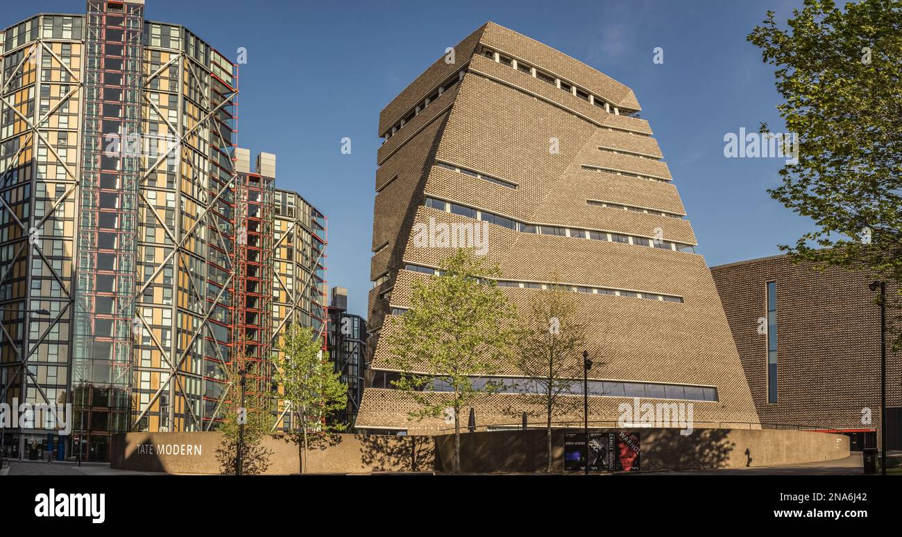 Tate Modern, London, UK © Dosfotos/Axiom Stock Photo - Alamy