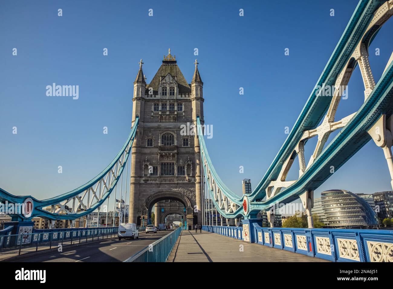 Tower Bridge, London, UK © Dosfotos/Axiom Stock Photo - Alamy