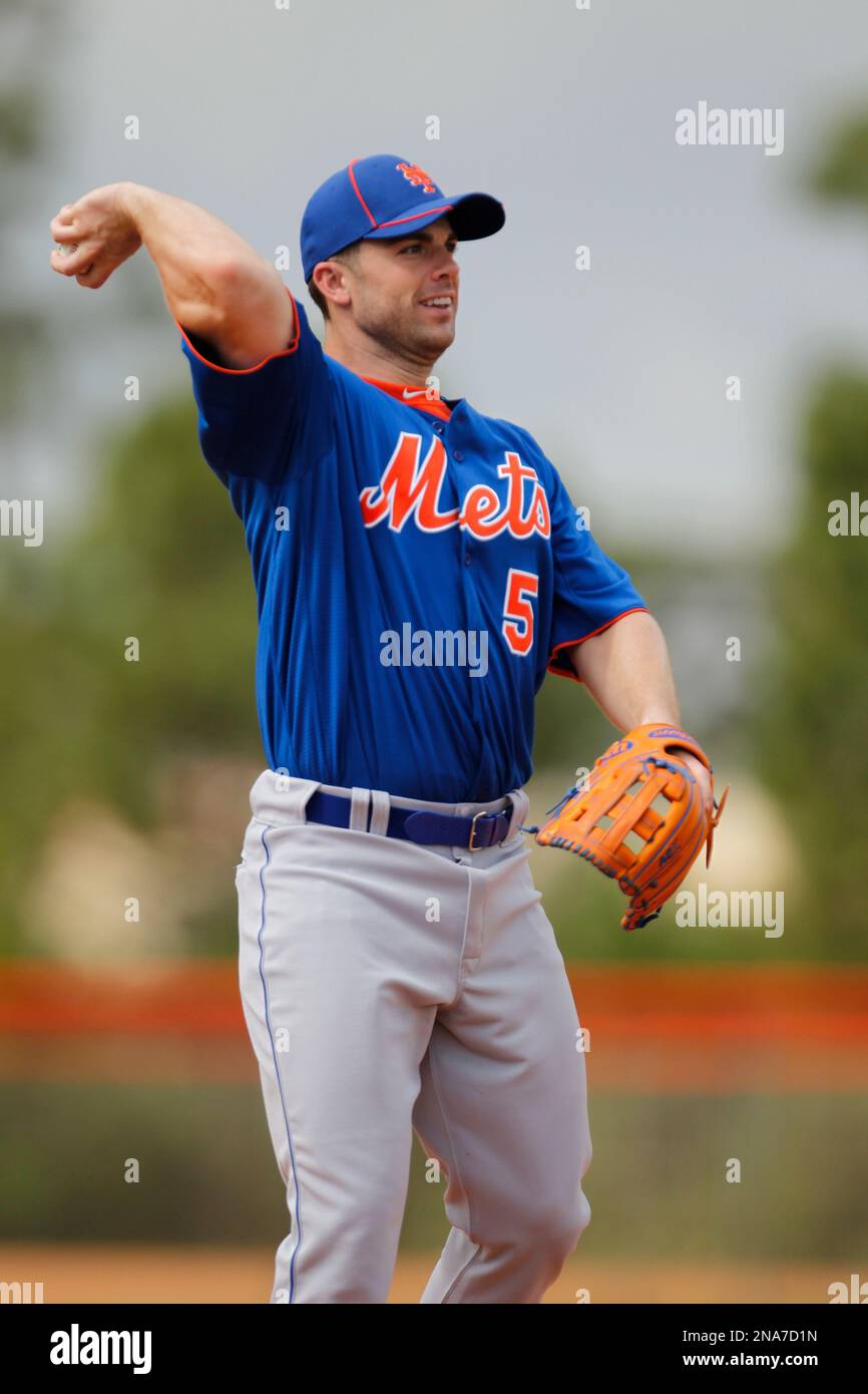 New York Mets third baseman David Wright throws during a spring ...