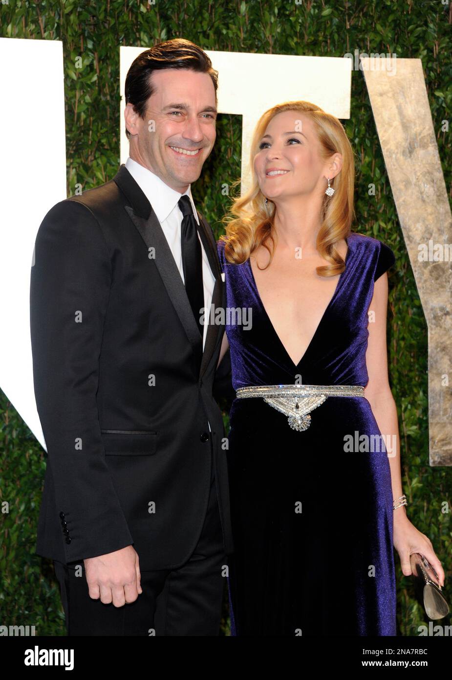 Actor Jon Hamm and girlfriend Jennifer Westfeldt arrive at the Vanity ...