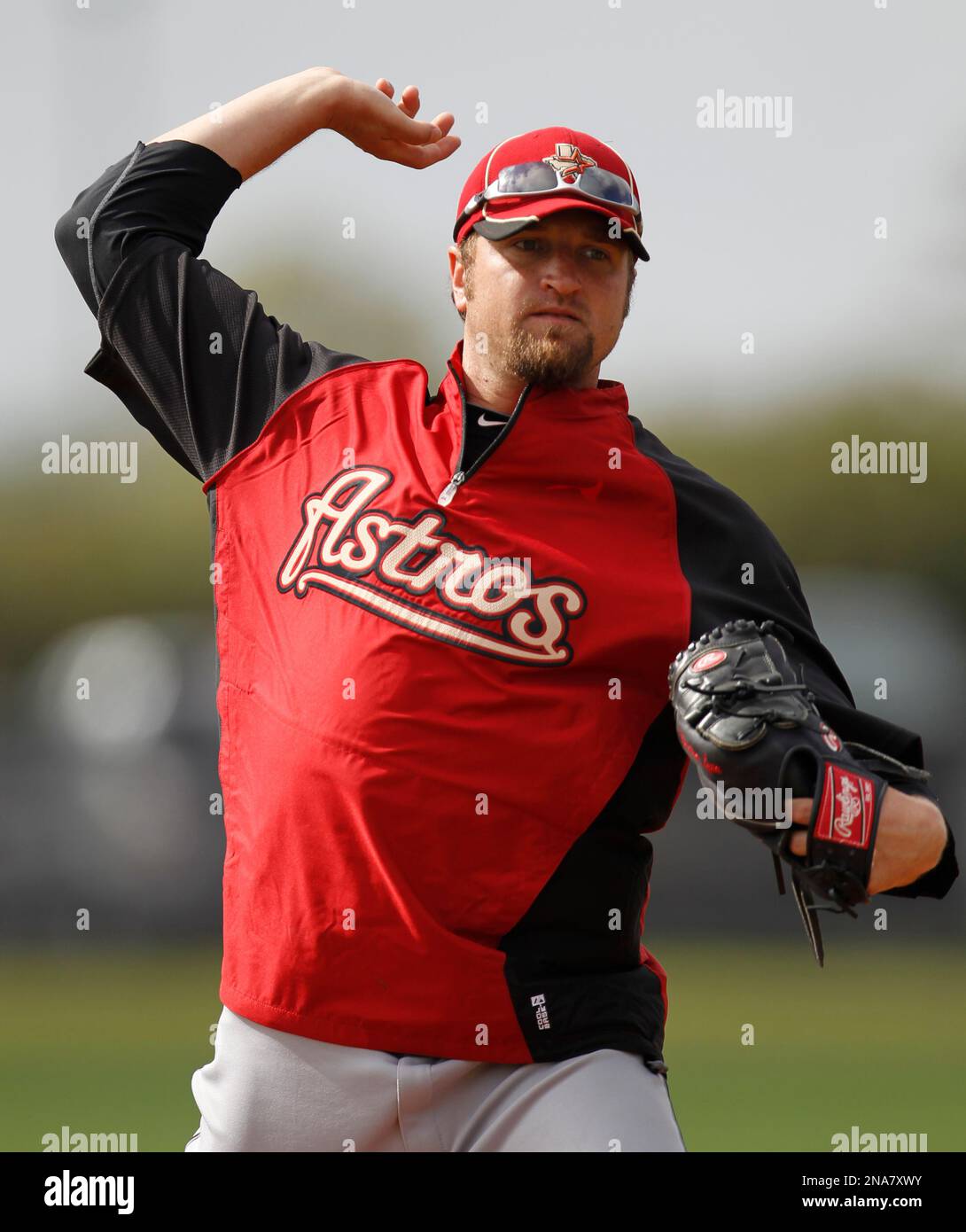 Houston Astros pitcher Brandon Lyon motions his pitching form during a ...