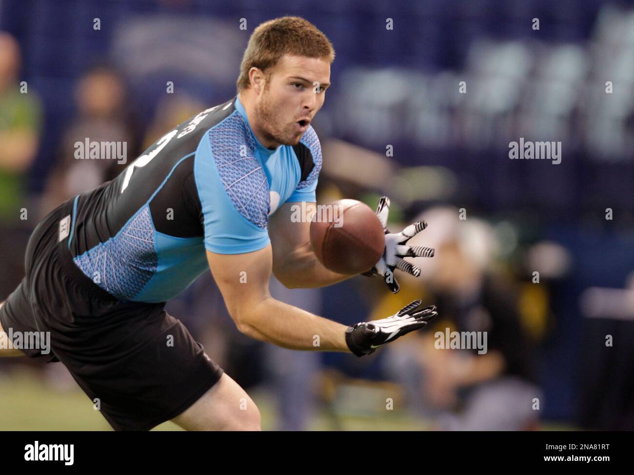 Southern California linebacker Chris Galippo runs a drill at the NFL ...