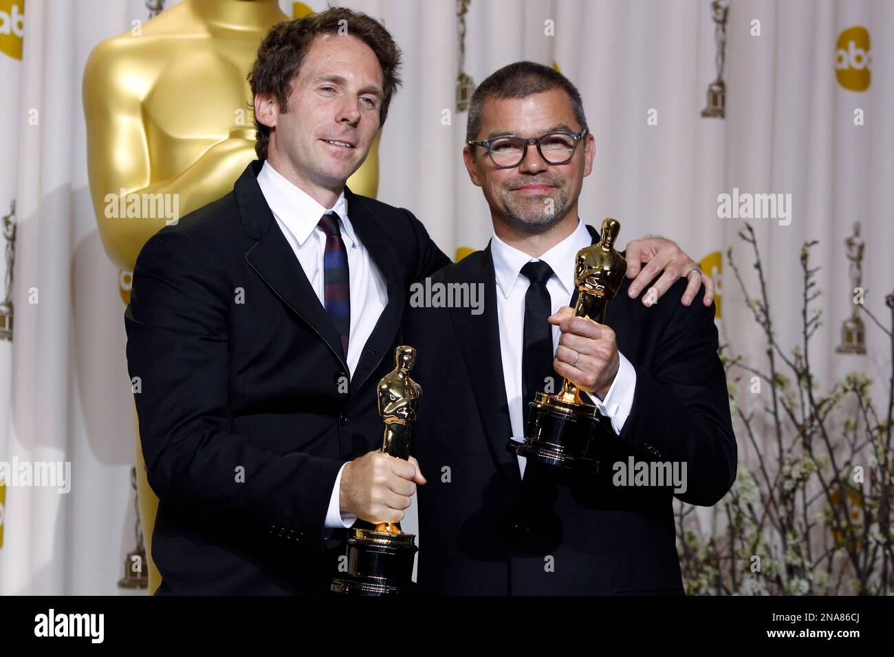 Kirk Baxter, left, and Angus Wall pose with their Oscars for ...